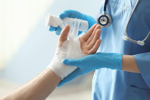 Burns First Aid: How To Cool The Burn [Complete Guide]
